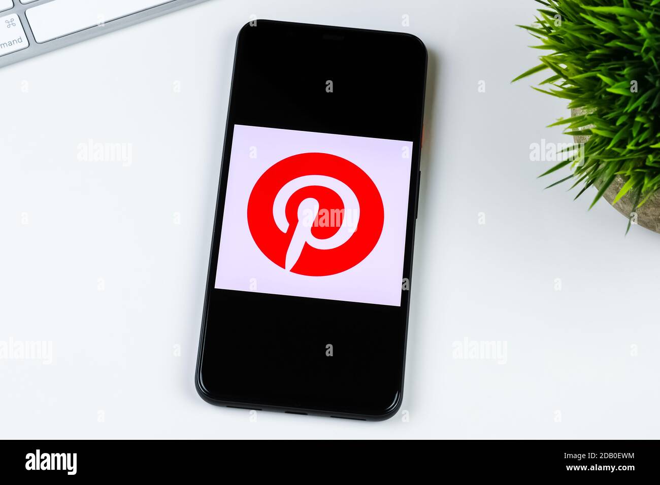 Pinterest app logo on a smartphone screen Stock Photo - Alamy