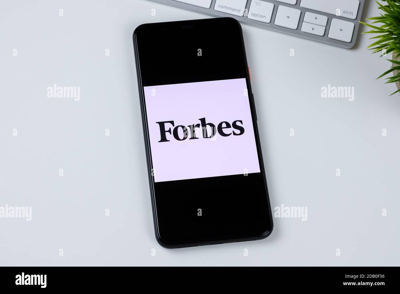 Forbes app hi-res stock photography and images - Alamy
