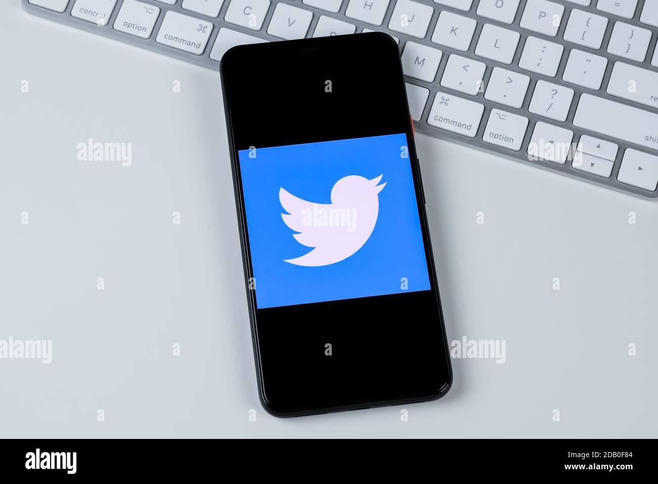 Twitter app logo on a smartphone screen Stock Photo - Alamy