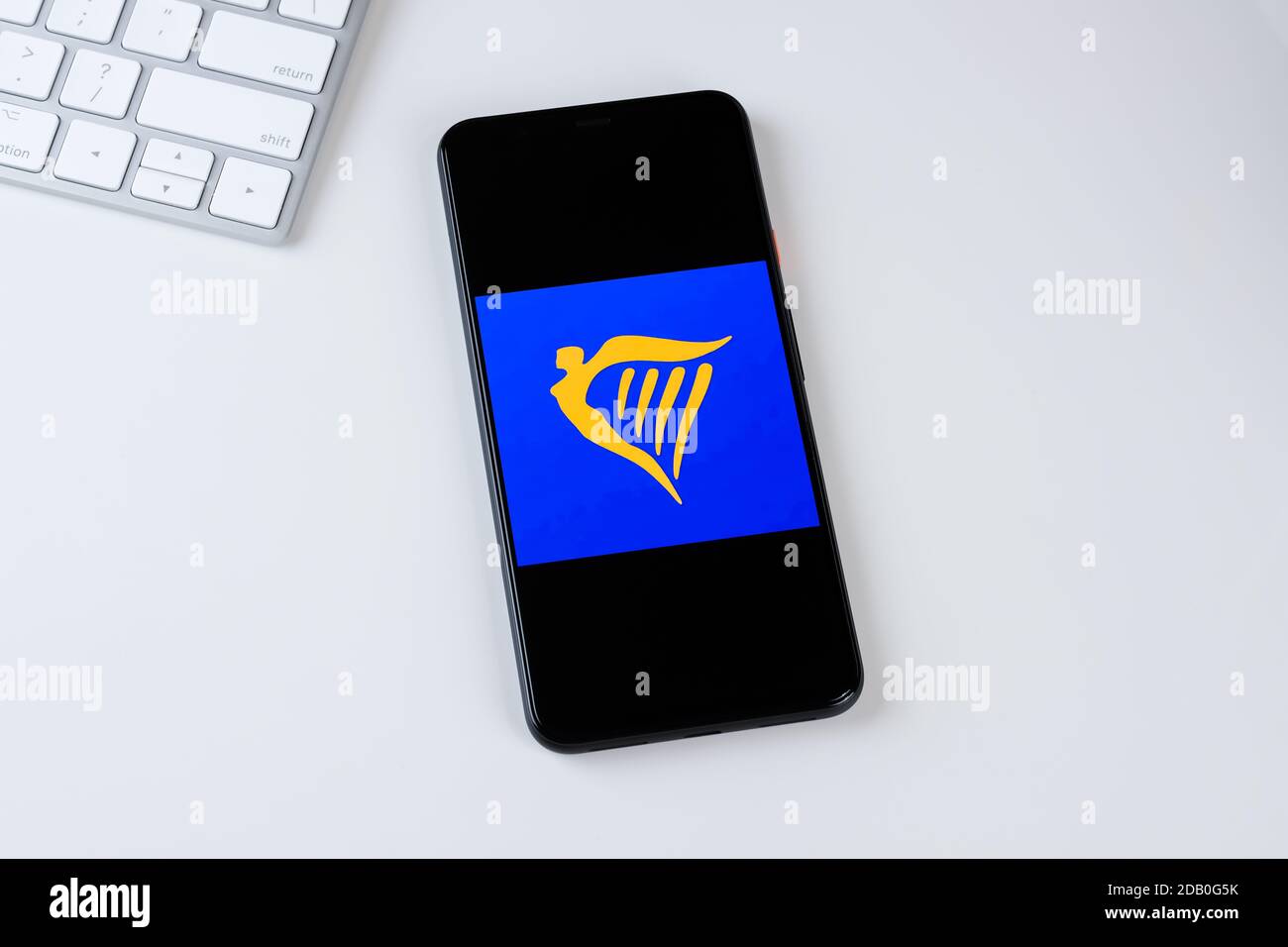 Ryanair app logo on a smartphone screen Stock Photo - Alamy