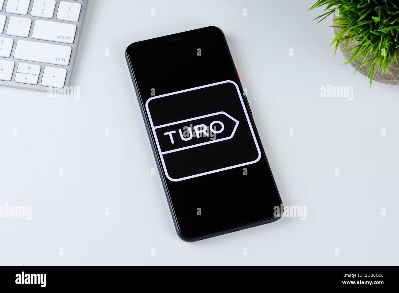 Turo app logo on a smartphone screen Stock Photo - Alamy