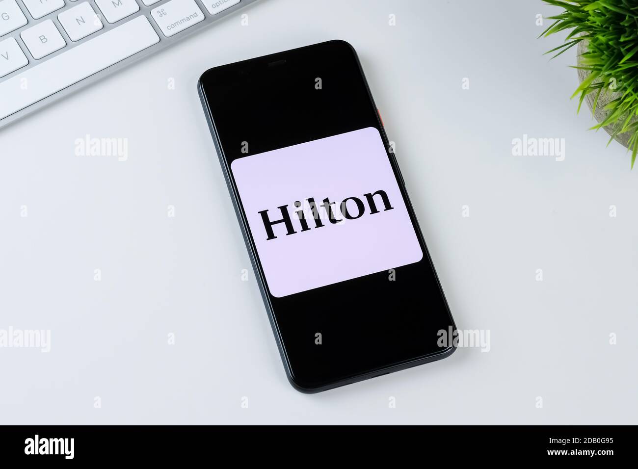 Hilton Honors app logo on a smartphone screen Stock Photo - Alamy