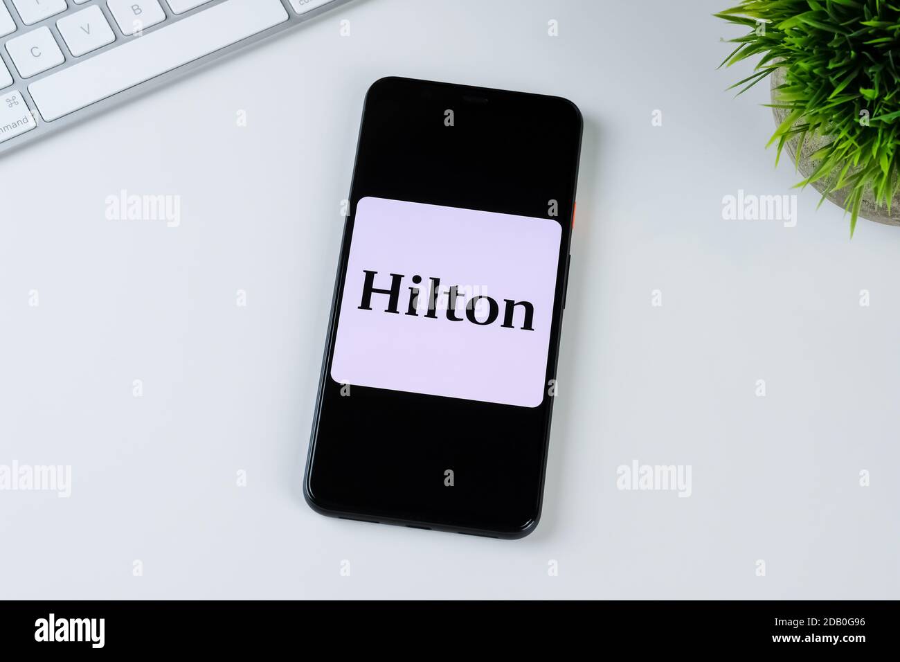 Hilton Honors app logo on a smartphone screen Stock Photo - Alamy