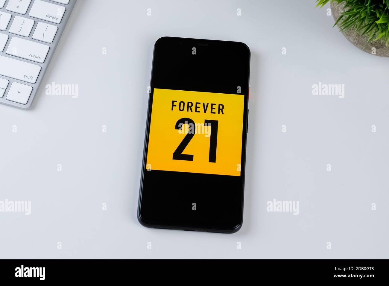 Forever 21 app logo hi-res stock photography and images - Alamy
