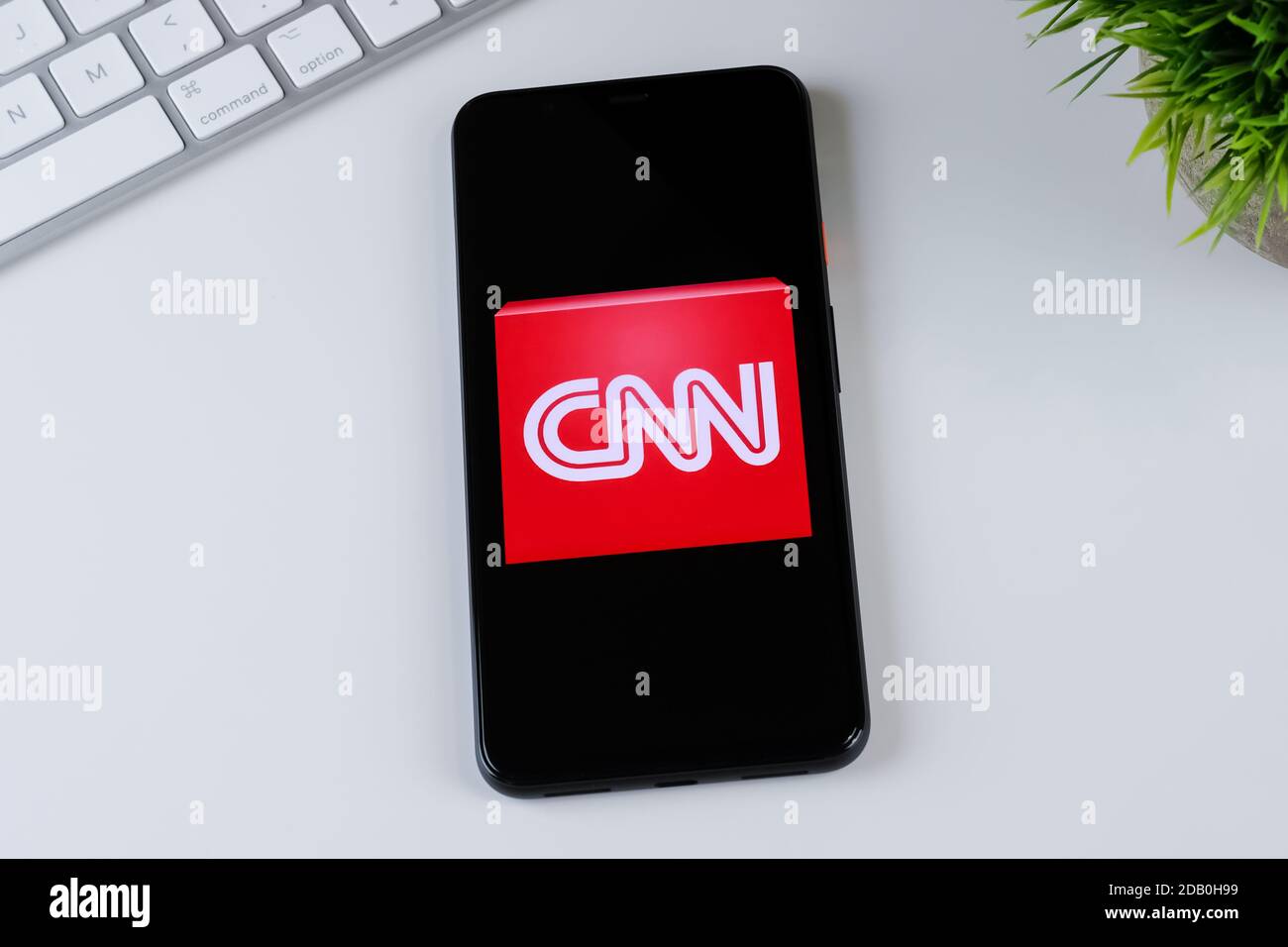 CNN Breaking US & World News app logo on a smartphone screen Stock ...