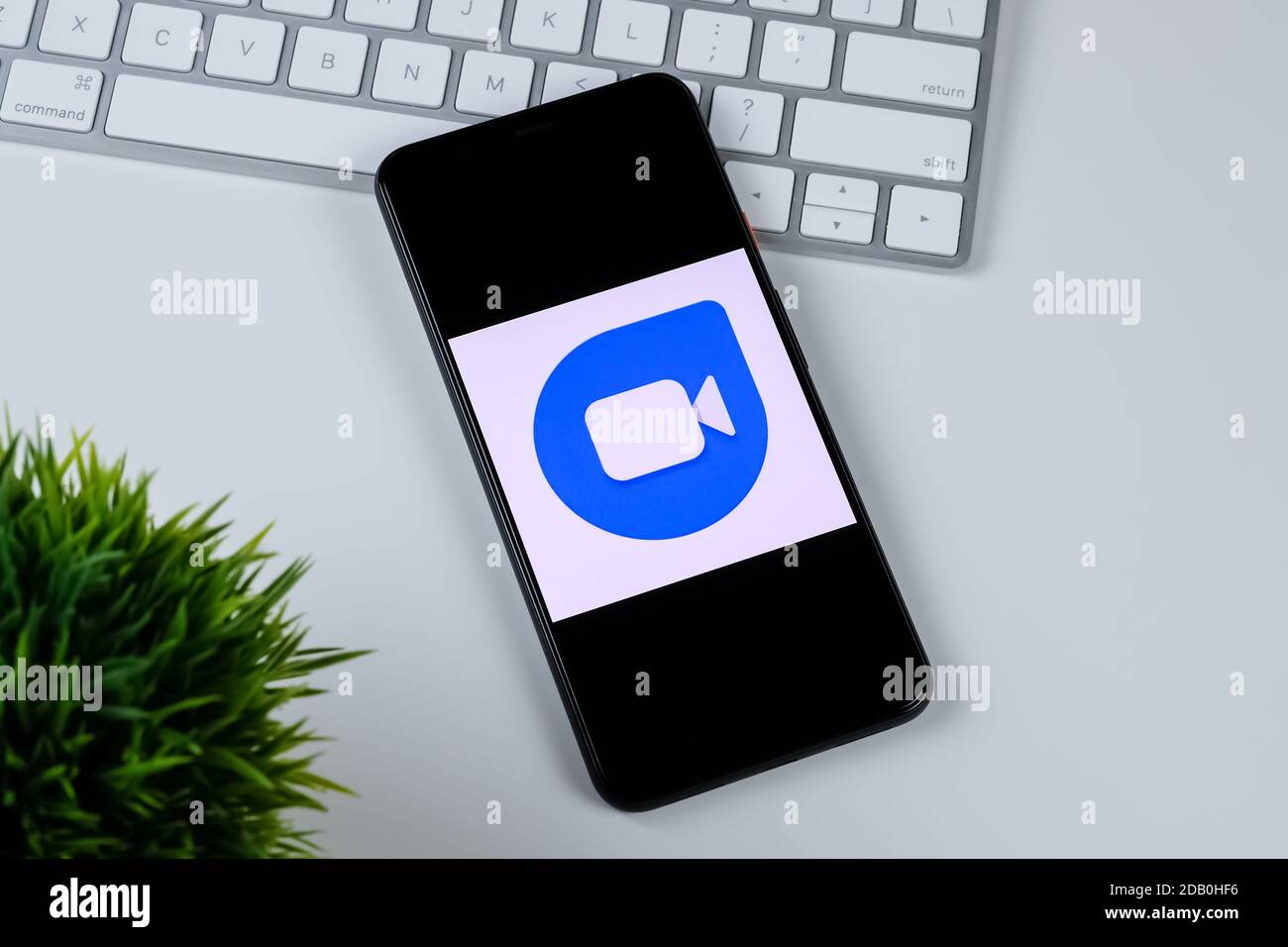 Google duo app logo hi-res stock photography and images - Alamy