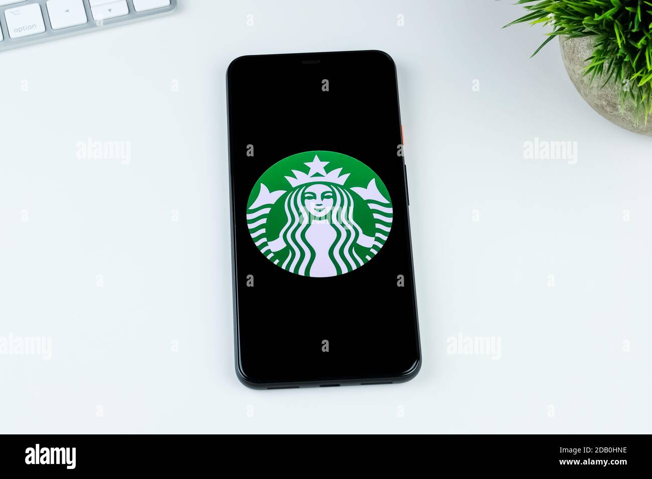 Starbucks app logo on a smartphone screen Stock Photo - Alamy