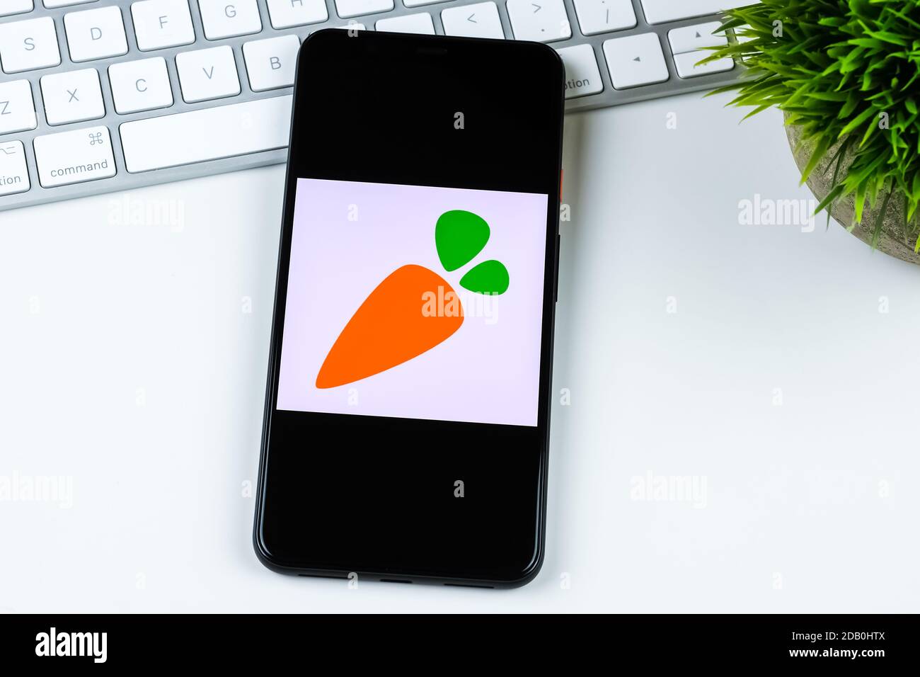 Instacart logo hi-res stock photography and images - Alamy