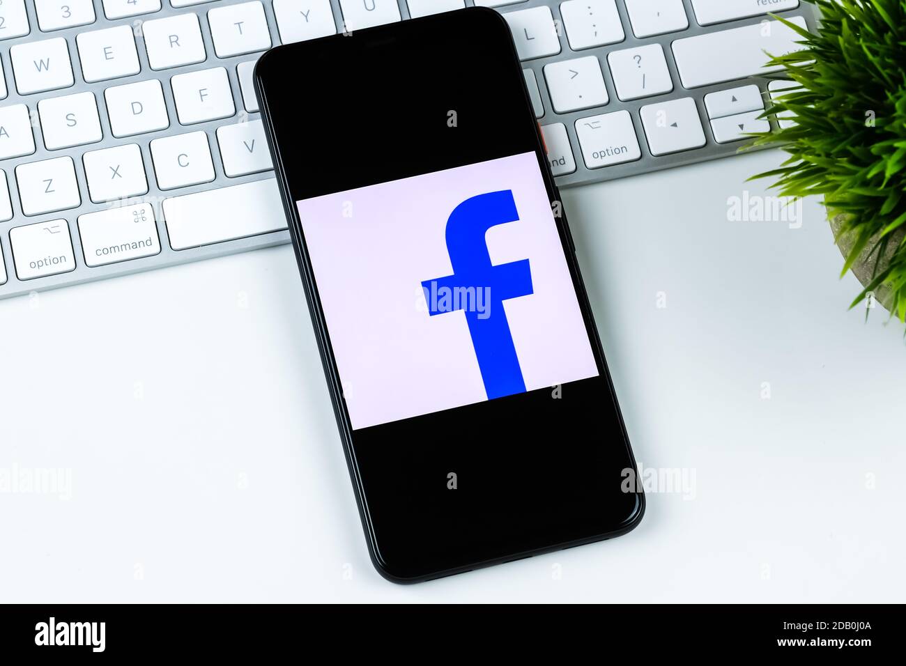 Facebook Lite app logo on a smartphone screen Stock Photo - Alamy