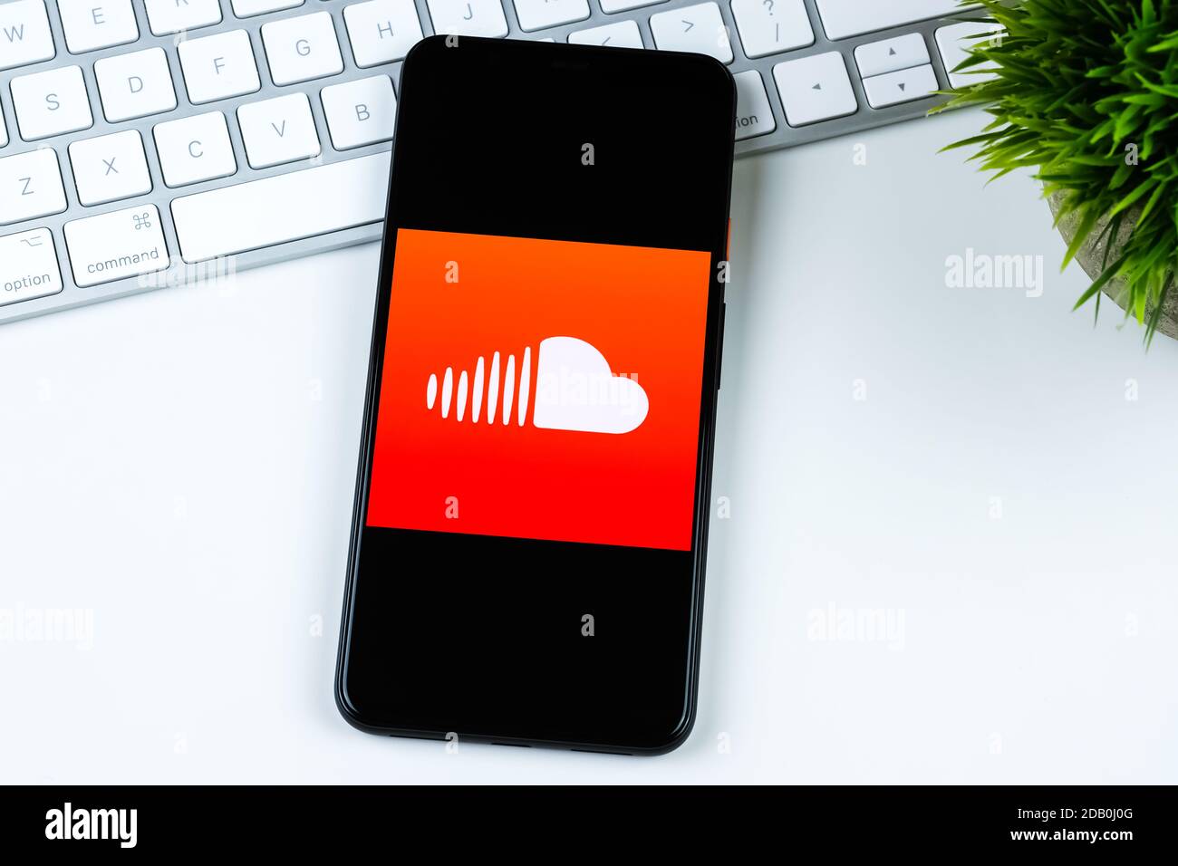 SoundCloud app logo on a smartphone screen Stock Photo - Alamy