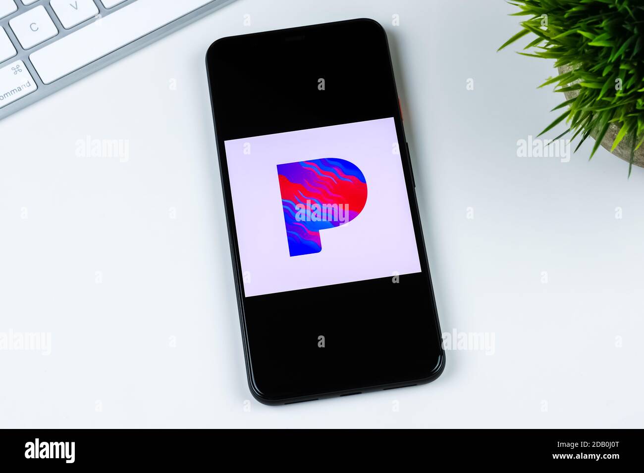Pandora app logo on a smartphone screen Stock Photo - Alamy