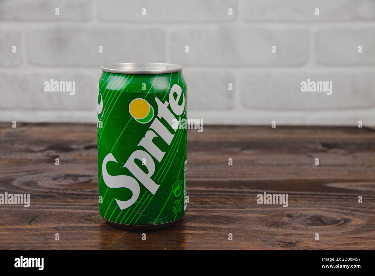 Sprite cans hi-res stock photography and images - Alamy