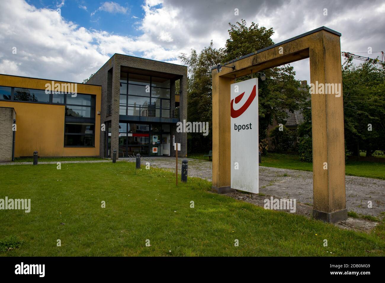 Illustration picture shows the bpost post office in Alveringem ...