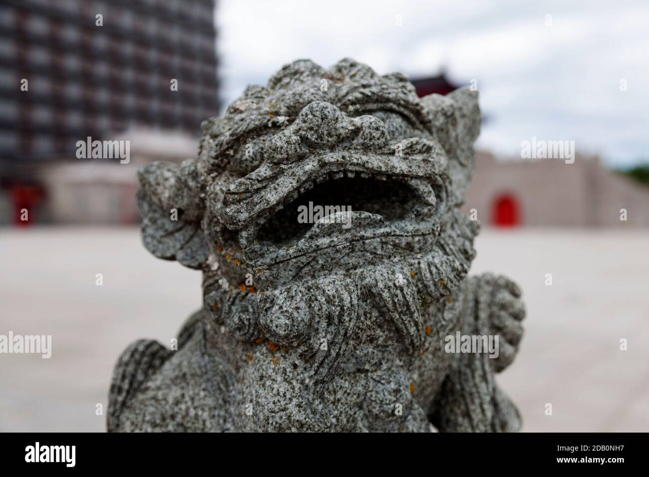 Artistic stone lion statue hi-res stock photography and images - Alamy