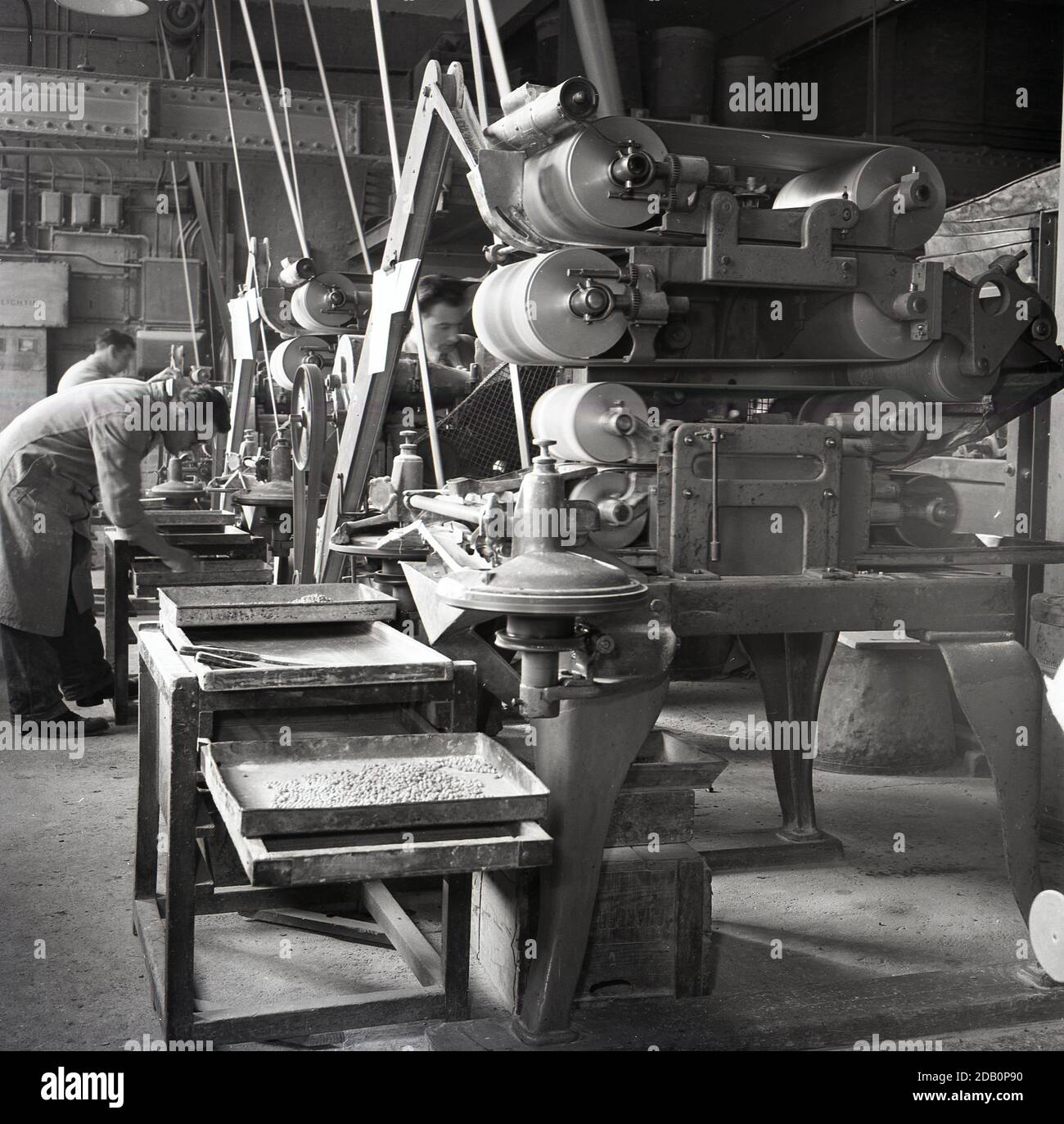 1950s, historical, making piils, England, UK Stock Photo - Alamy