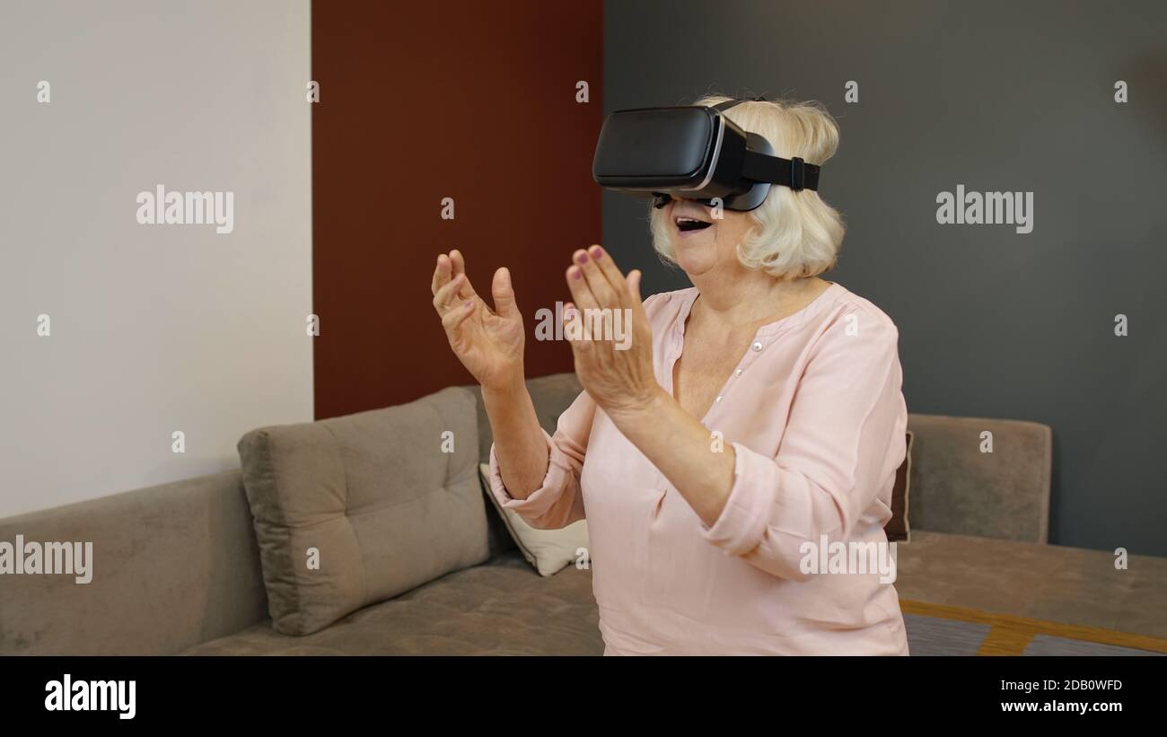 Vr mature senior woman headset hi-res stock photography and images - Alamy