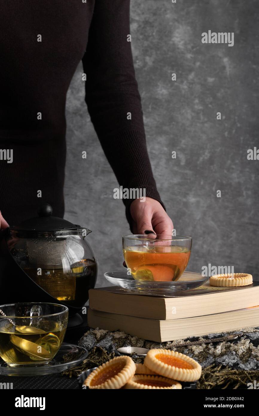 Hands pouring tea from glass hi-res stock photography and images - Alamy