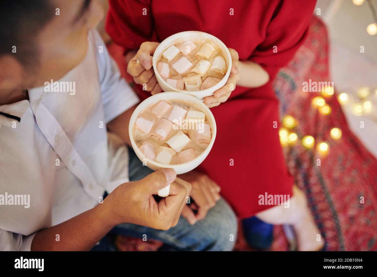Couple drinking hot chocolate Stock Photo - Alamy