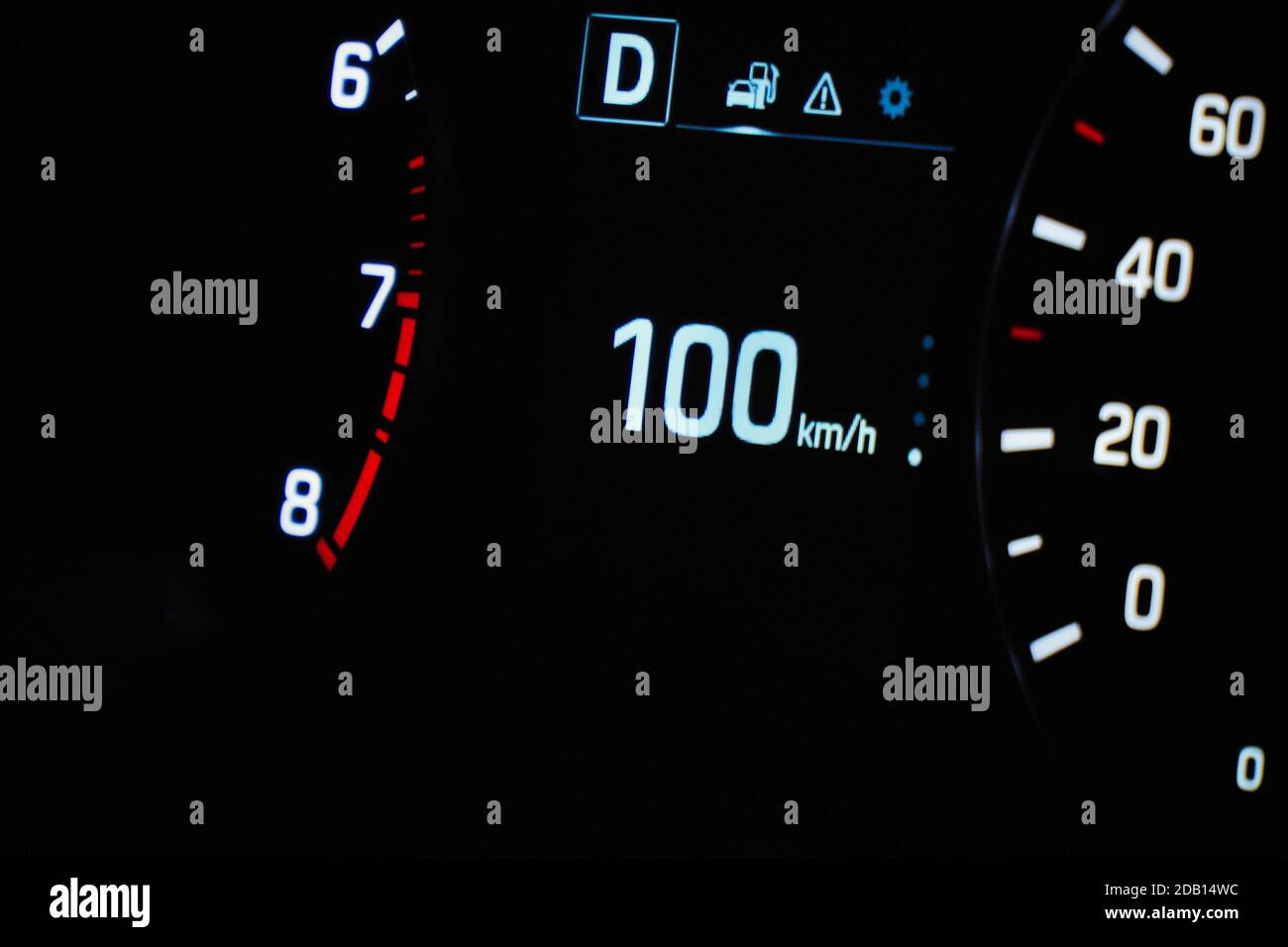 100 km speed sign hi-res stock photography and images - Alamy