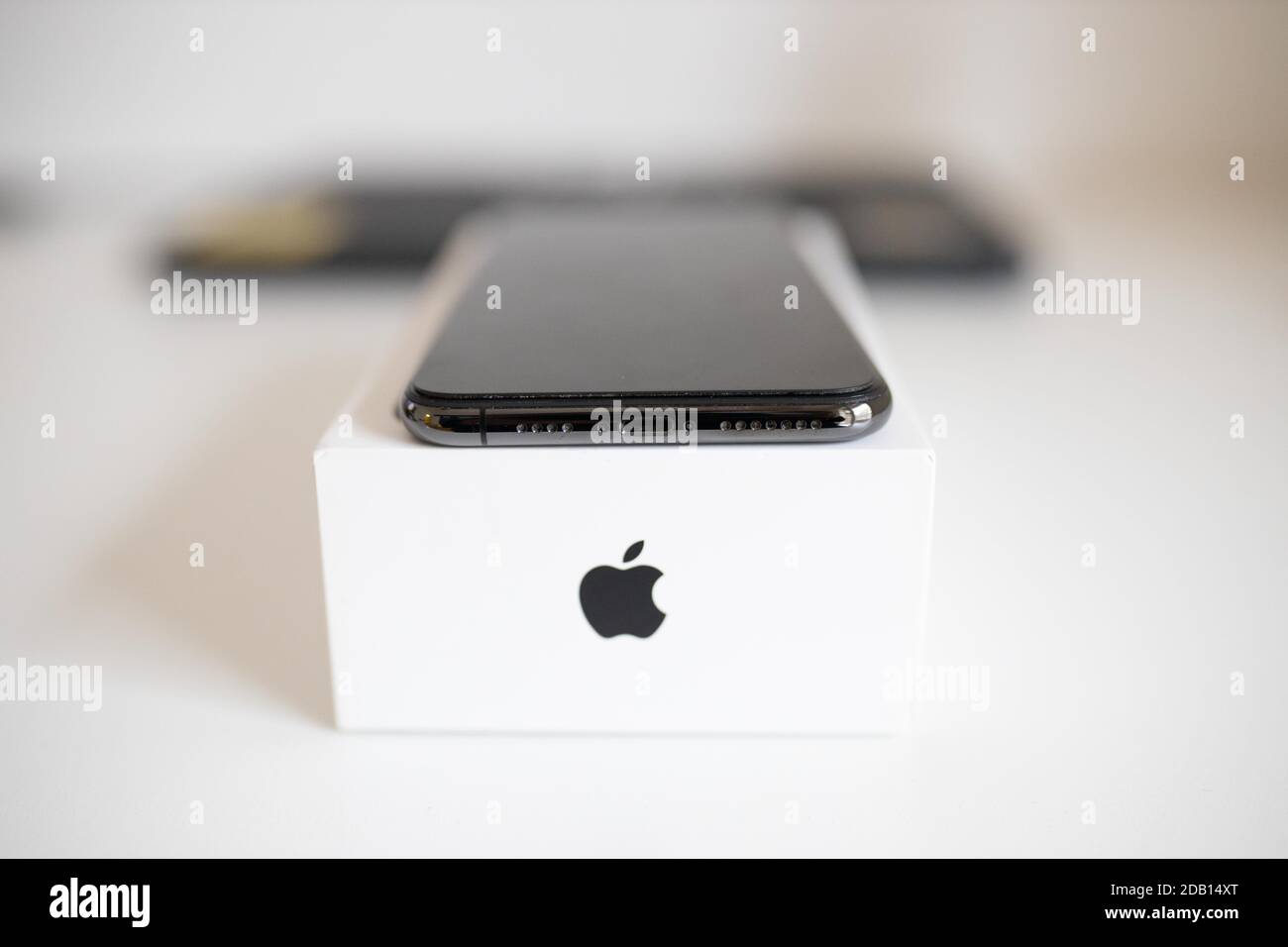 Apple iphone 13 box hi-res stock photography and images - Alamy