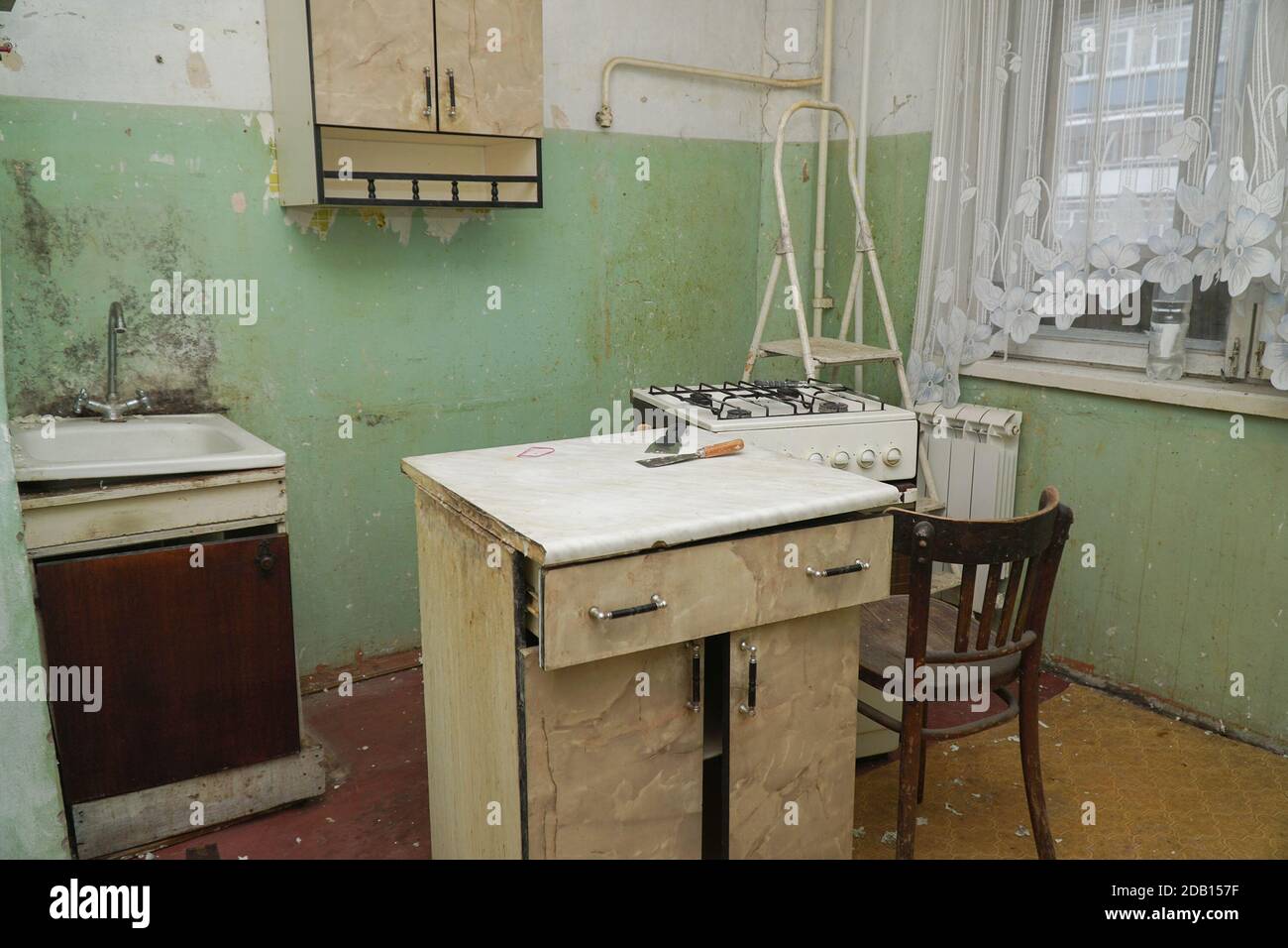 Interior of an old dirty kitchen Stock Photo - Alamy