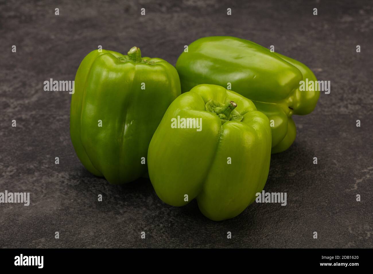 Green sweet bell pepper vegetables heap Stock Photo - Alamy