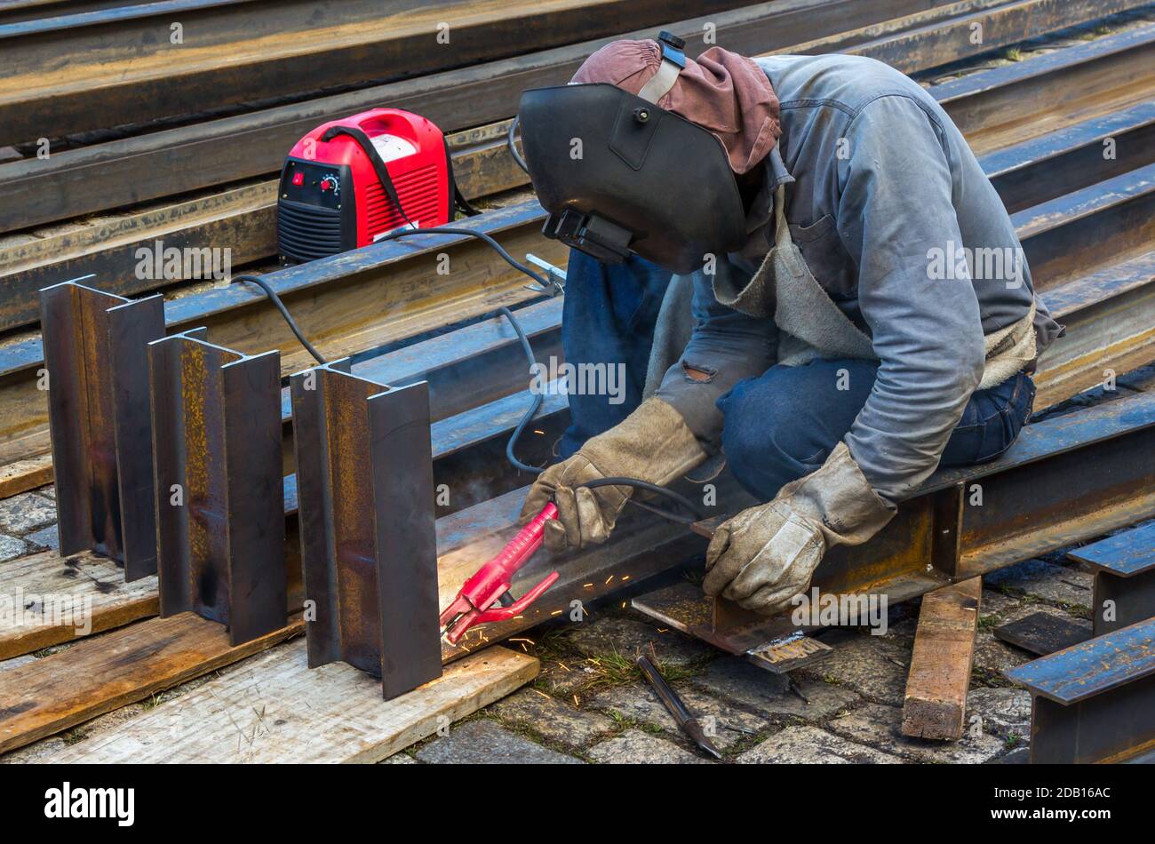 Welding pieces hi-res stock photography and images - Alamy