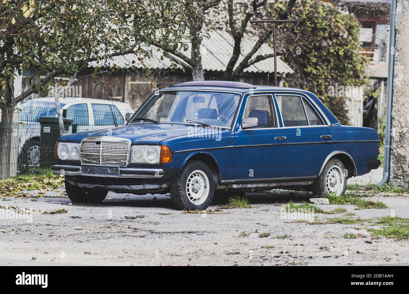 GRAčAC, CROATIA - Nov 14, 2020: Beautiful old blue Mercedes W123 200d ...