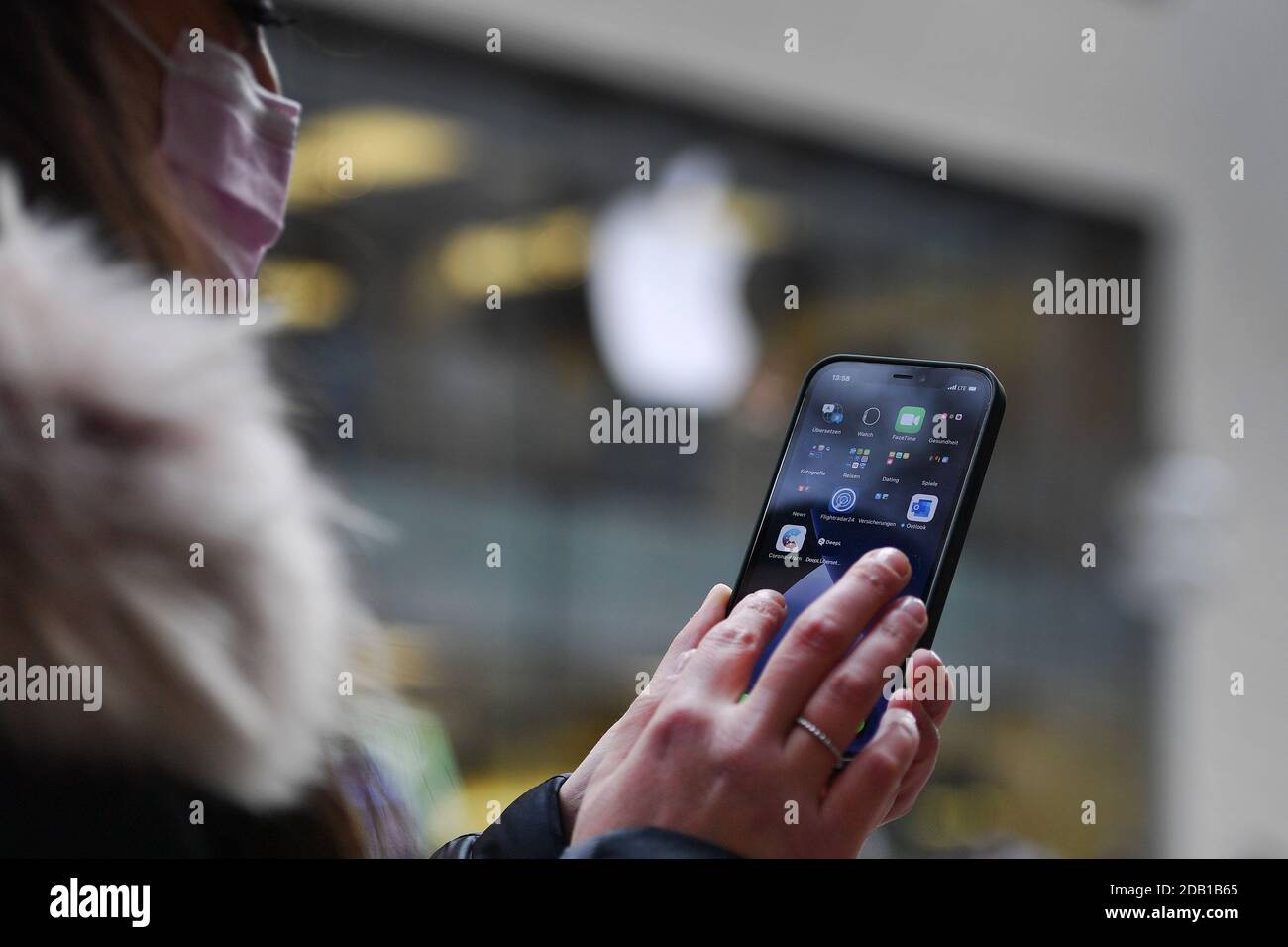 Mask compulsory in the pedestrian zones and public places in Munich on ...
