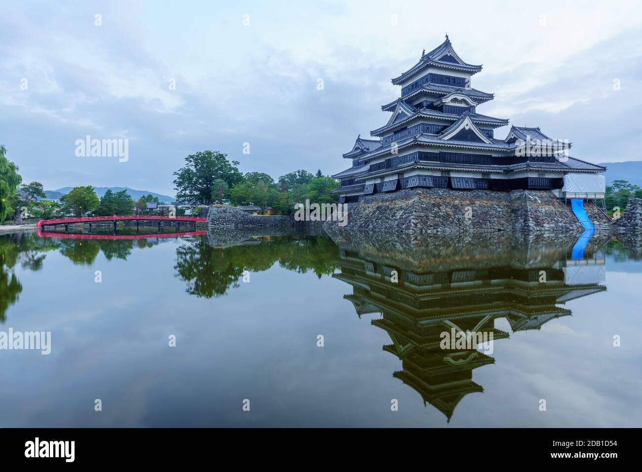 Sunrise view of the Matsumoto Castle (or Crow Castle) and bridge, in ...
