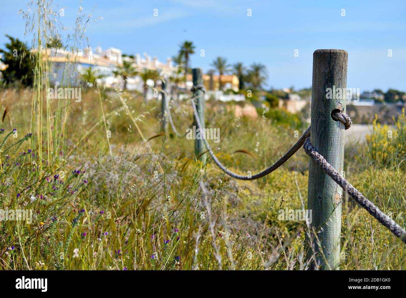 Wooden fencing with rope along the pathway Stock Photo - Alamy