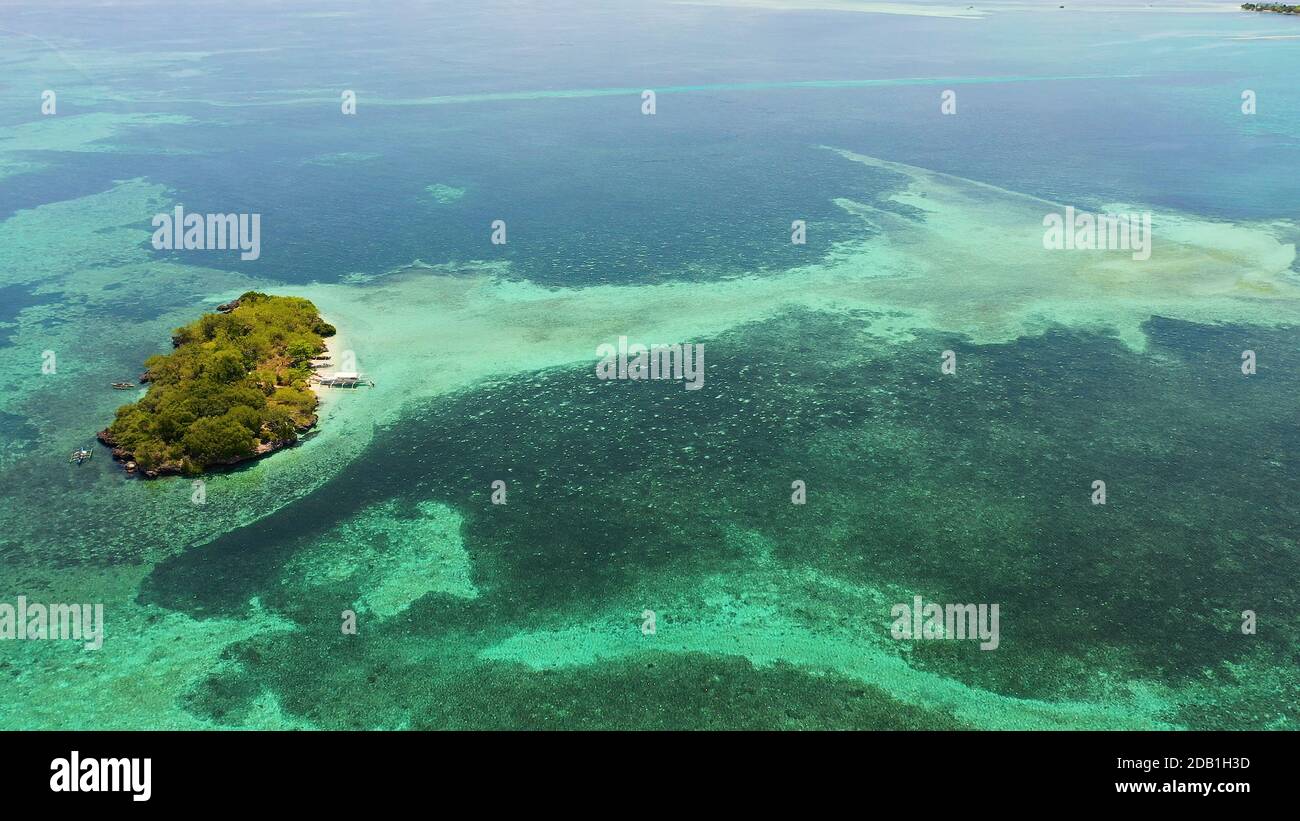 Sunny seascape marine island beach hi-res stock photography and images ...