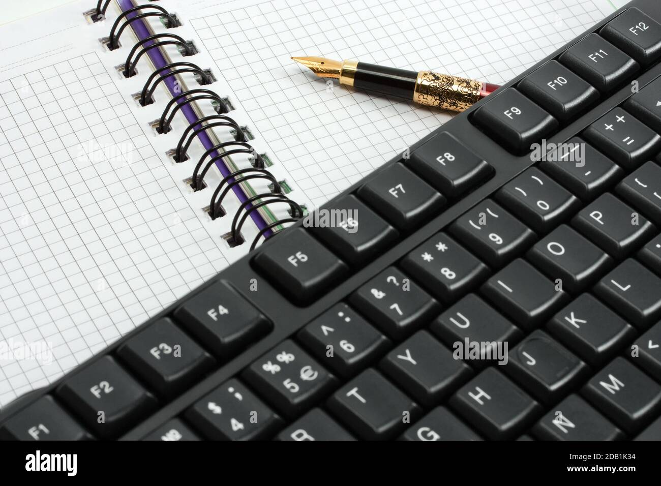 Keyboard and pen on note books with blank page Stock Photo - Alamy