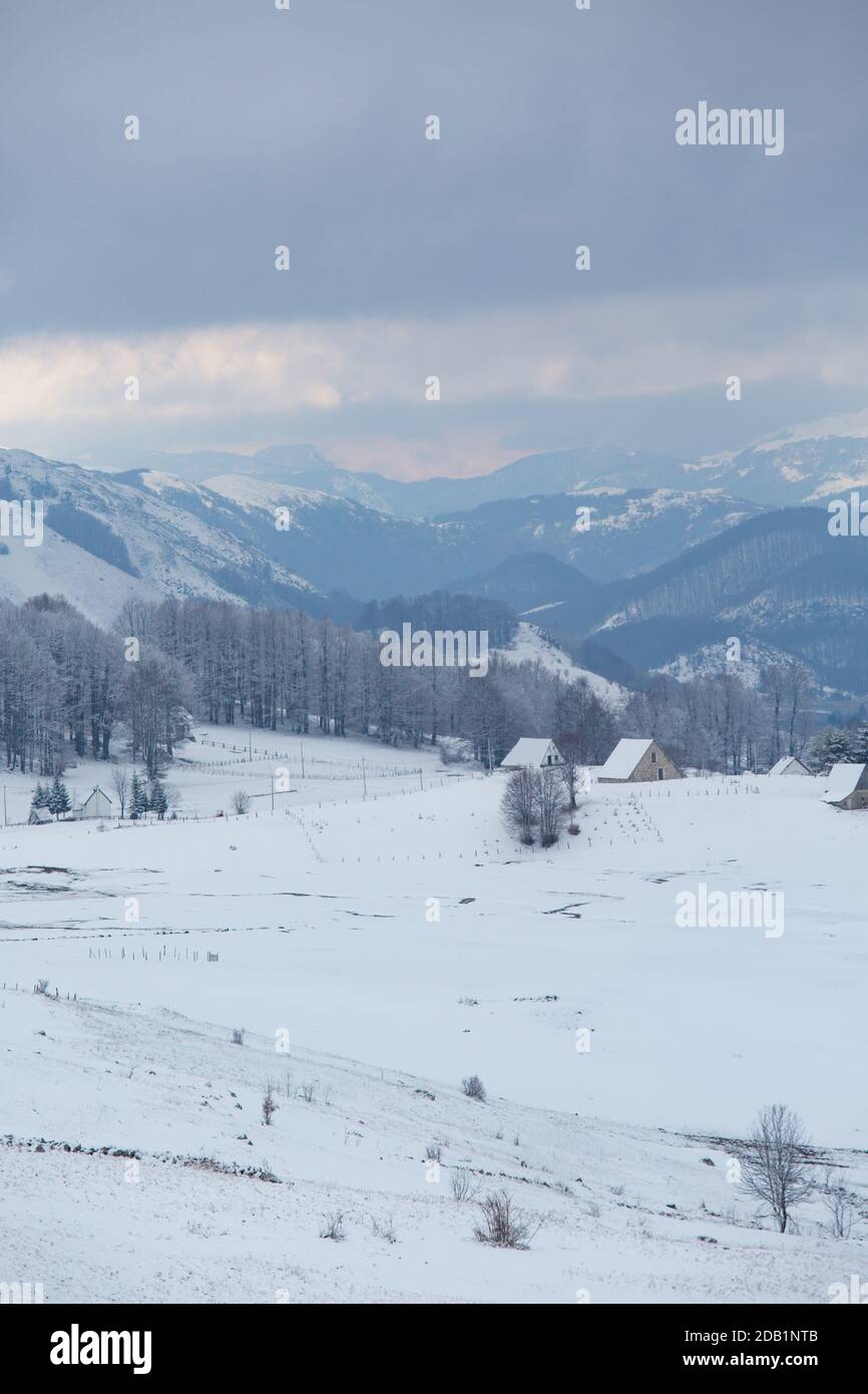 Cold snow mountains hi-res stock photography and images - Alamy