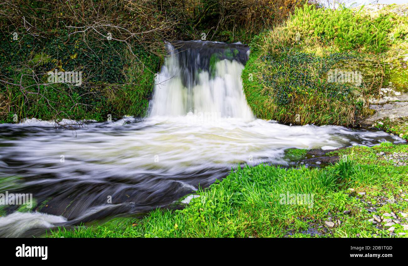 Water moving over rocks hi-res stock photography and images - Alamy
