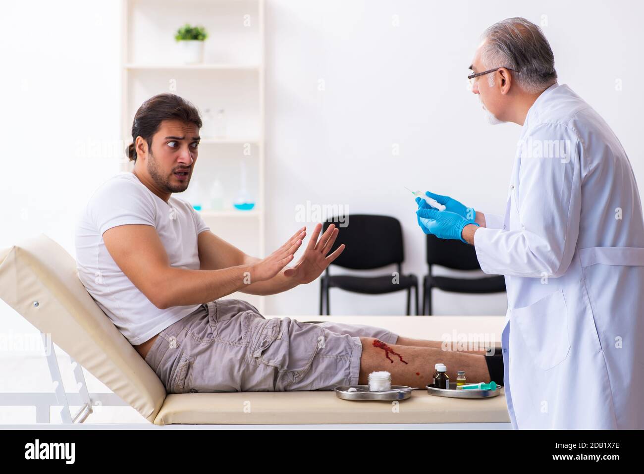 Leg injured man visiting doctor in first aid concept Stock Photo - Alamy