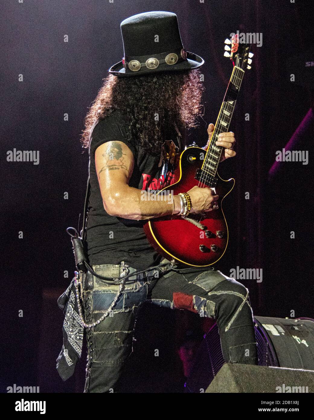 Slash singer hi-res stock photography and images - Alamy