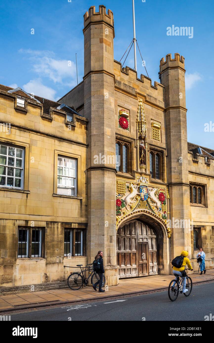 Front gate hi-res stock photography and images - Alamy