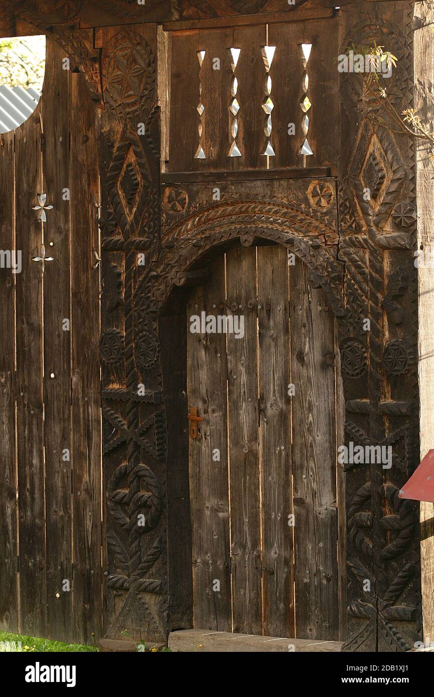 Carved wood gates hi-res stock photography and images - Alamy