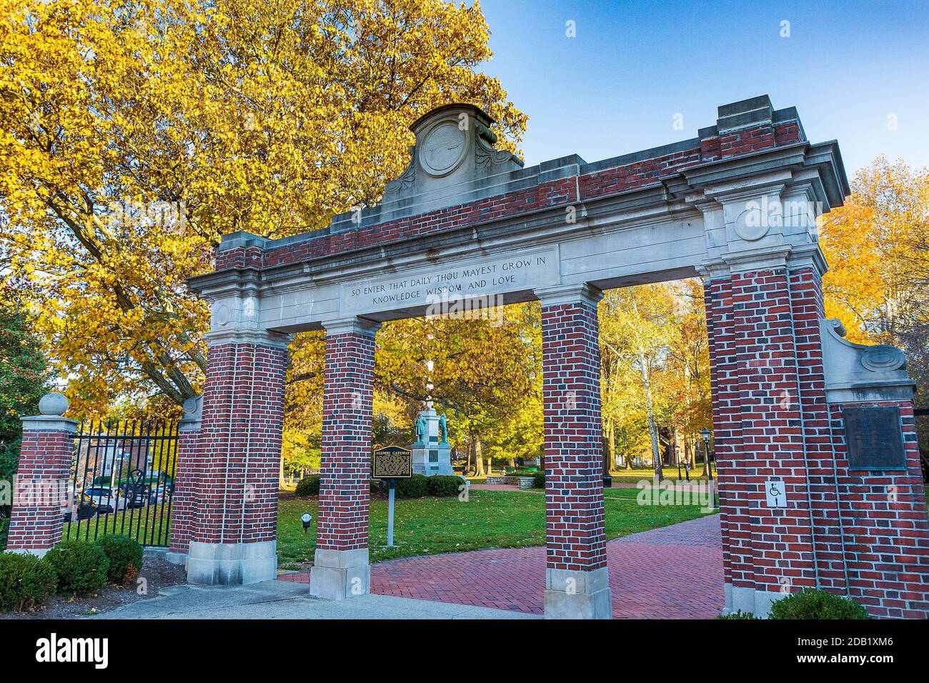 Alumni gateway hi-res stock photography and images - Alamy