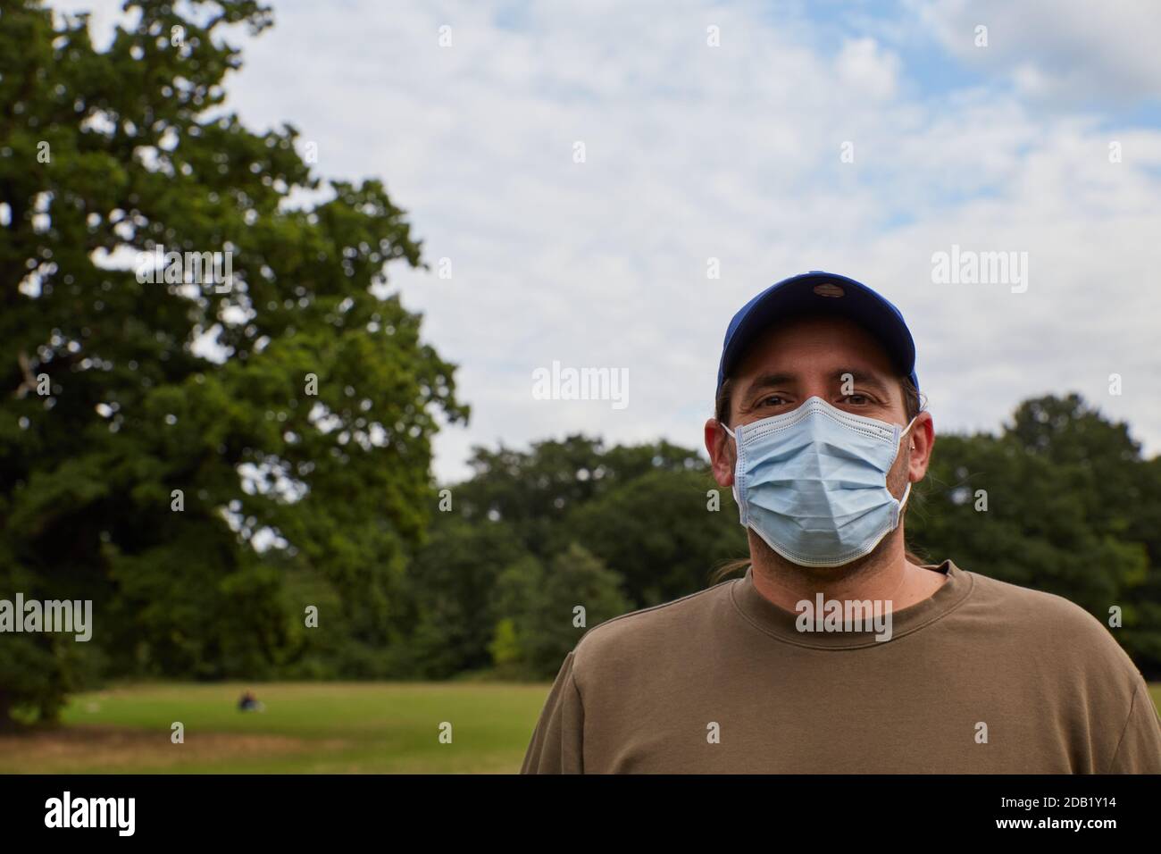 Woman man medical mask hi-res stock photography and images - Alamy