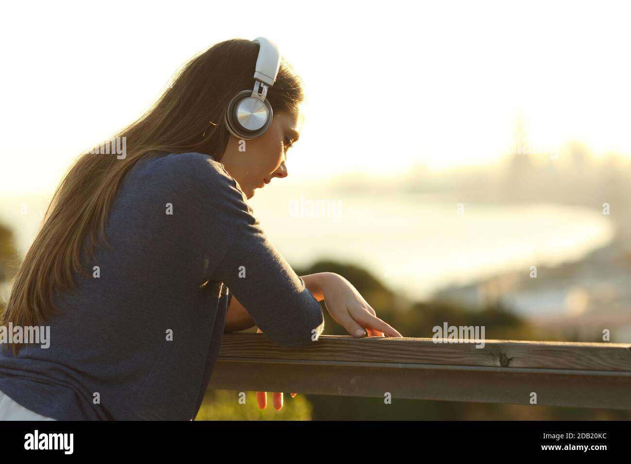 Woman wearing headphones sad hi-res stock photography and images - Alamy