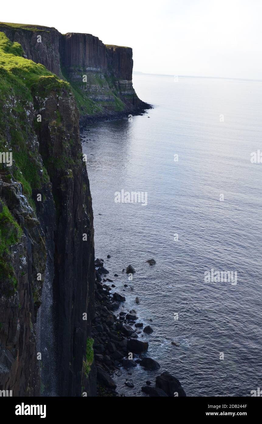 The ocean hitting the rocky giant cliffs in Skye Island, Scotland Stock ...