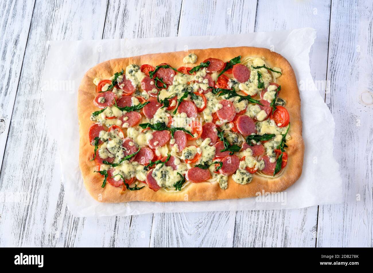 Spanish coca with blue cheese, fuet and arugula Stock Photo - Alamy