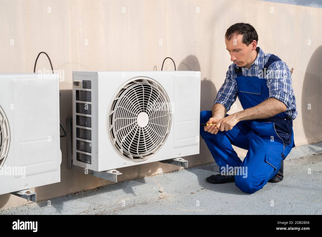 Air conditioner roof technician hi-res stock photography and images - Alamy