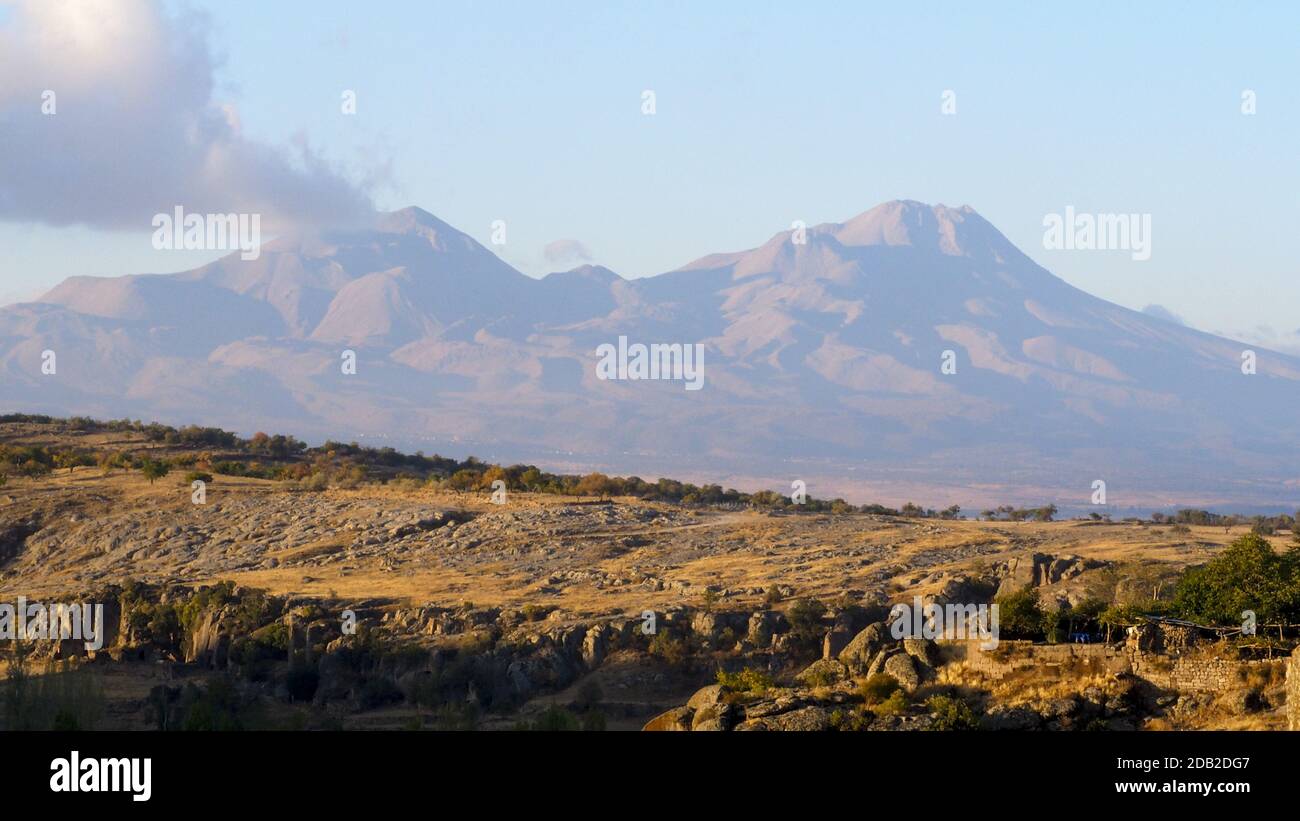 Hasan mount hi-res stock photography and images - Alamy