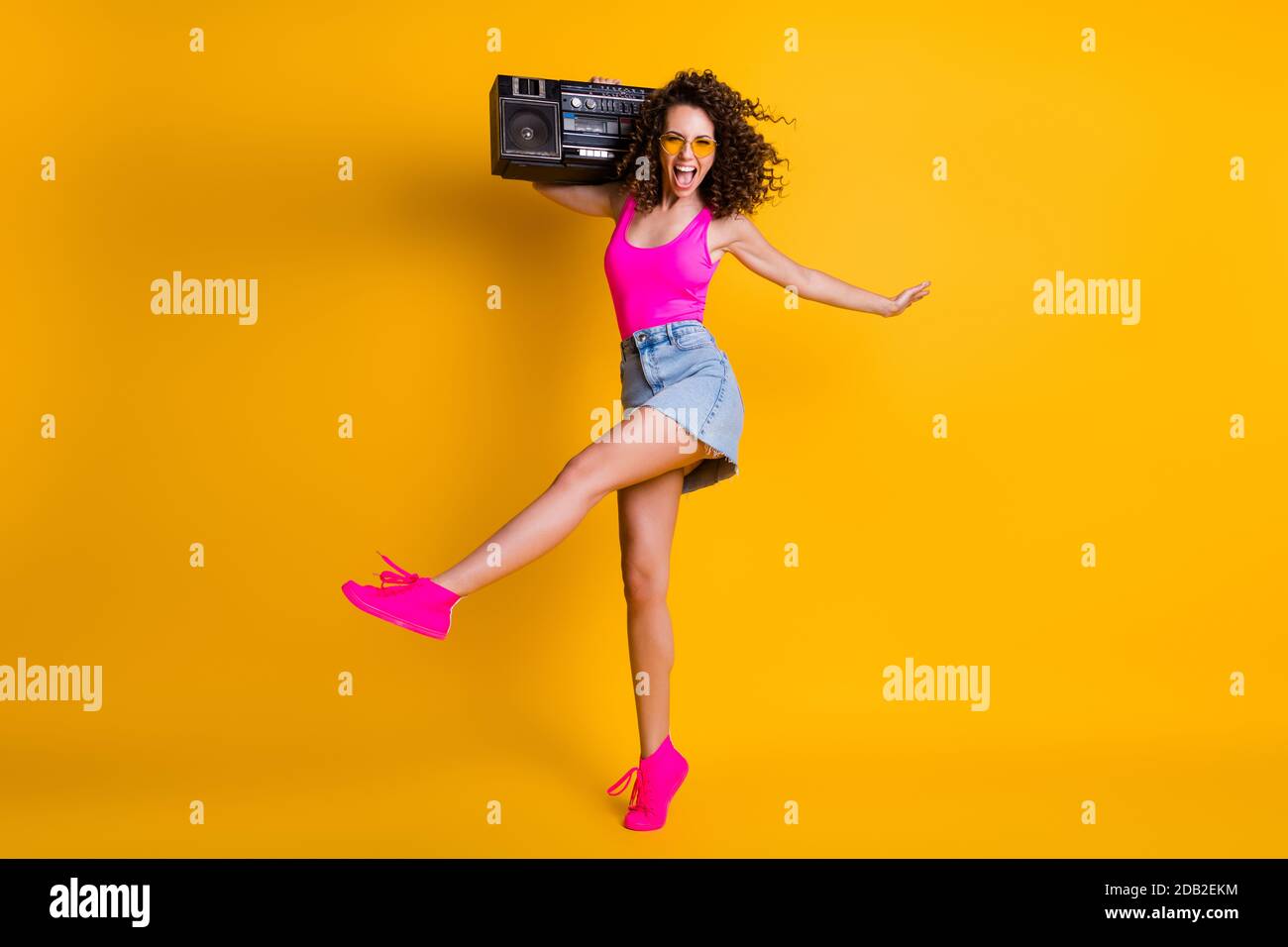 Boom box shoulder hi-res stock photography and images - Alamy