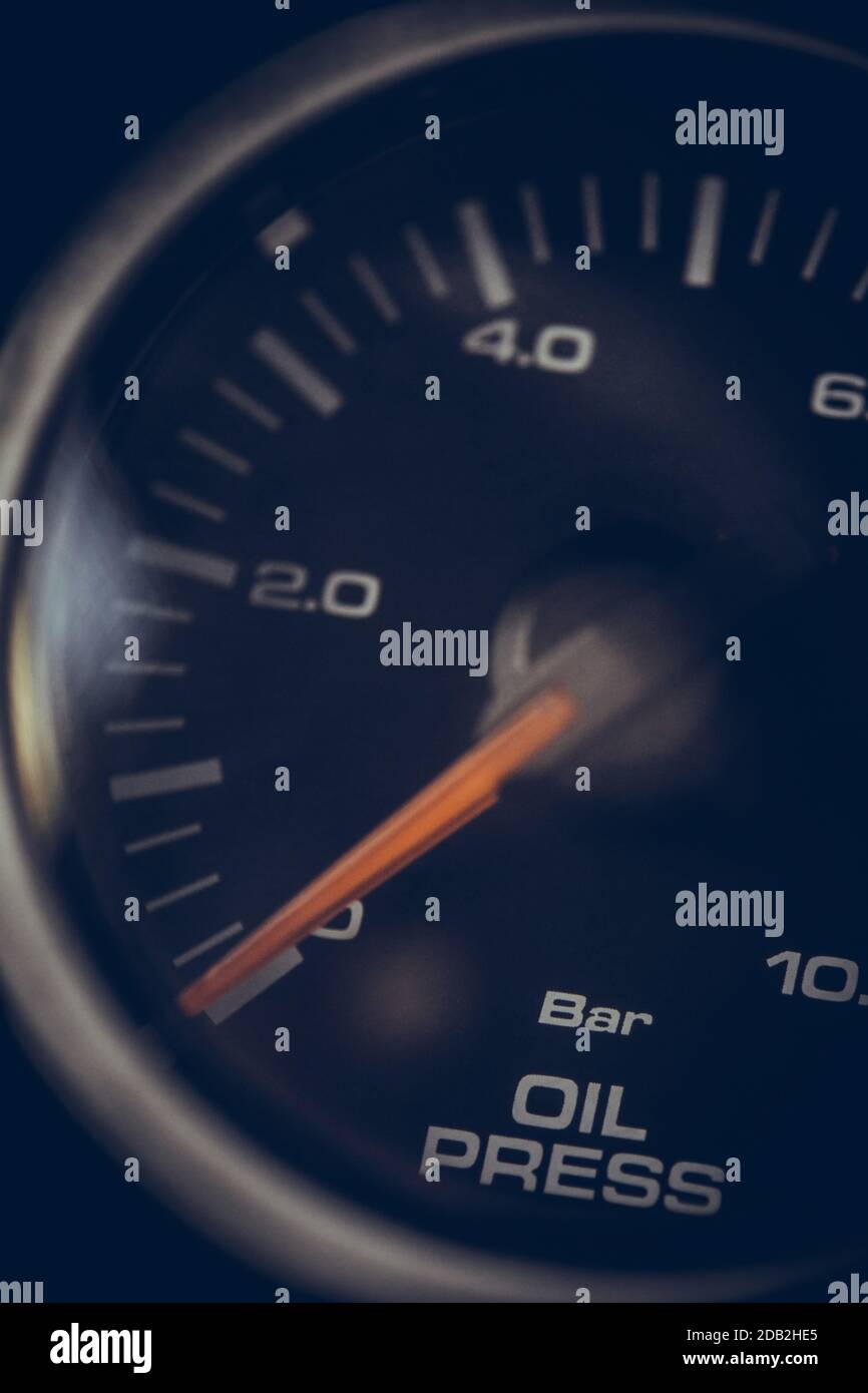 Close up shot of a car's oil pressure gauge Stock Photo - Alamy