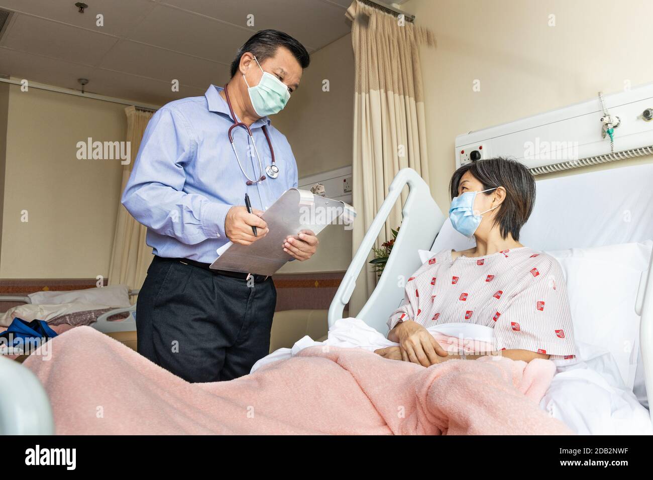 Chinese senior hospital bed hi-res stock photography and images - Alamy