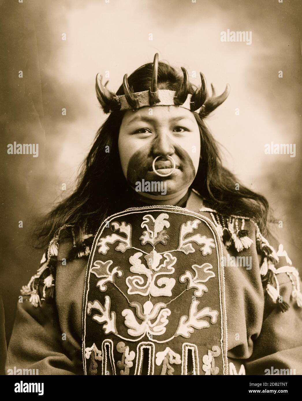 Kaw-Claa. Tlingit native woman in full potlatch dancing costume Stock ...